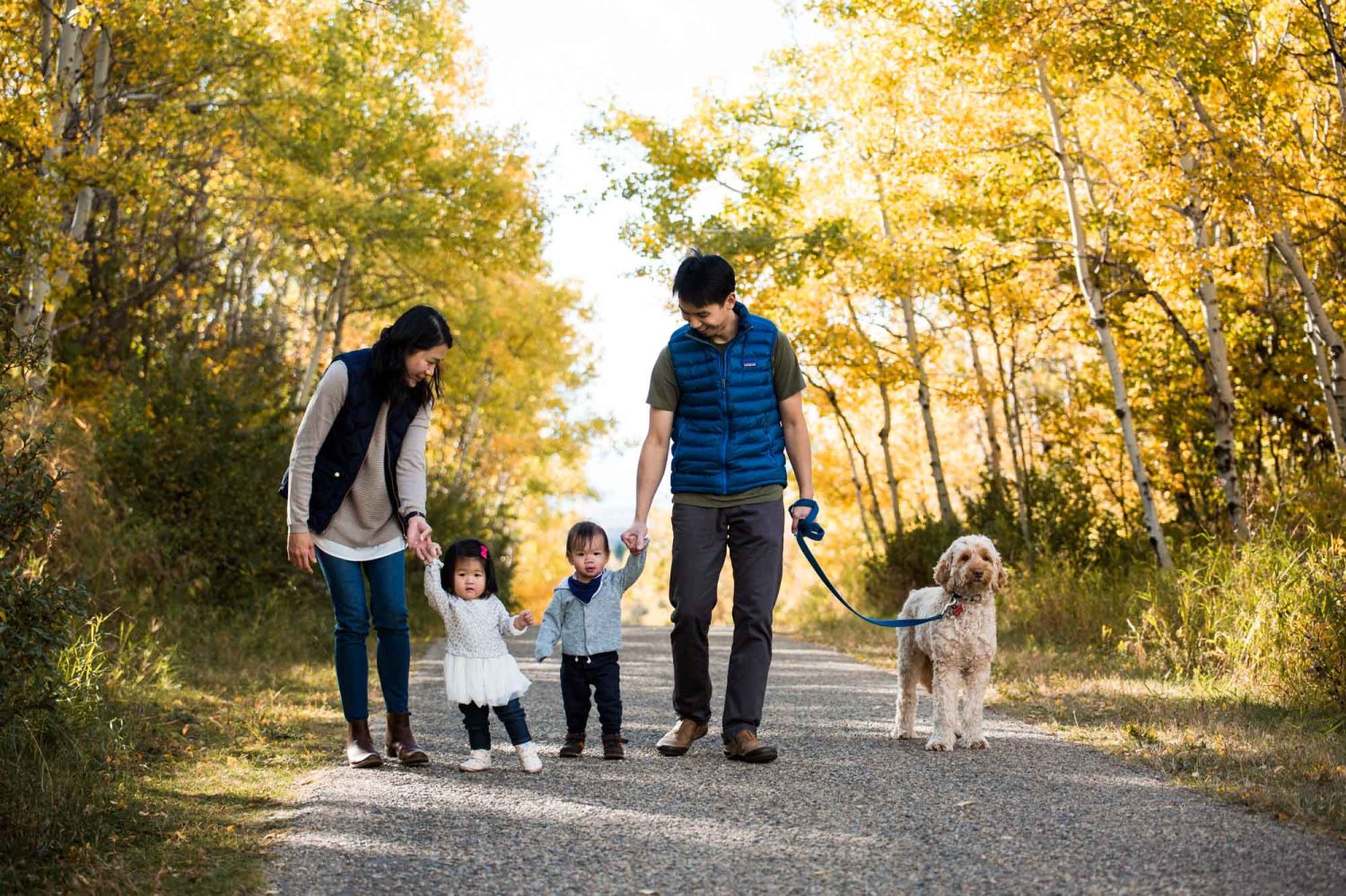20 Posing Prompts for Natural Looking Family Photos – Valerie Richer ...