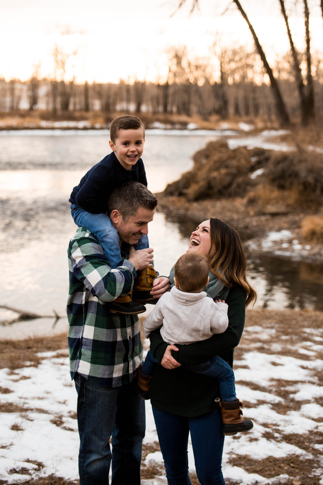 20 Posing Prompts for Natural Looking Family Photos – Valerie Richer ...