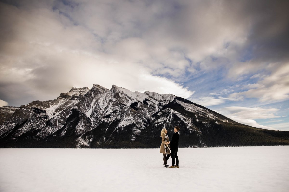 20 Posing Prompts for Couples – Valerie Richer Photography