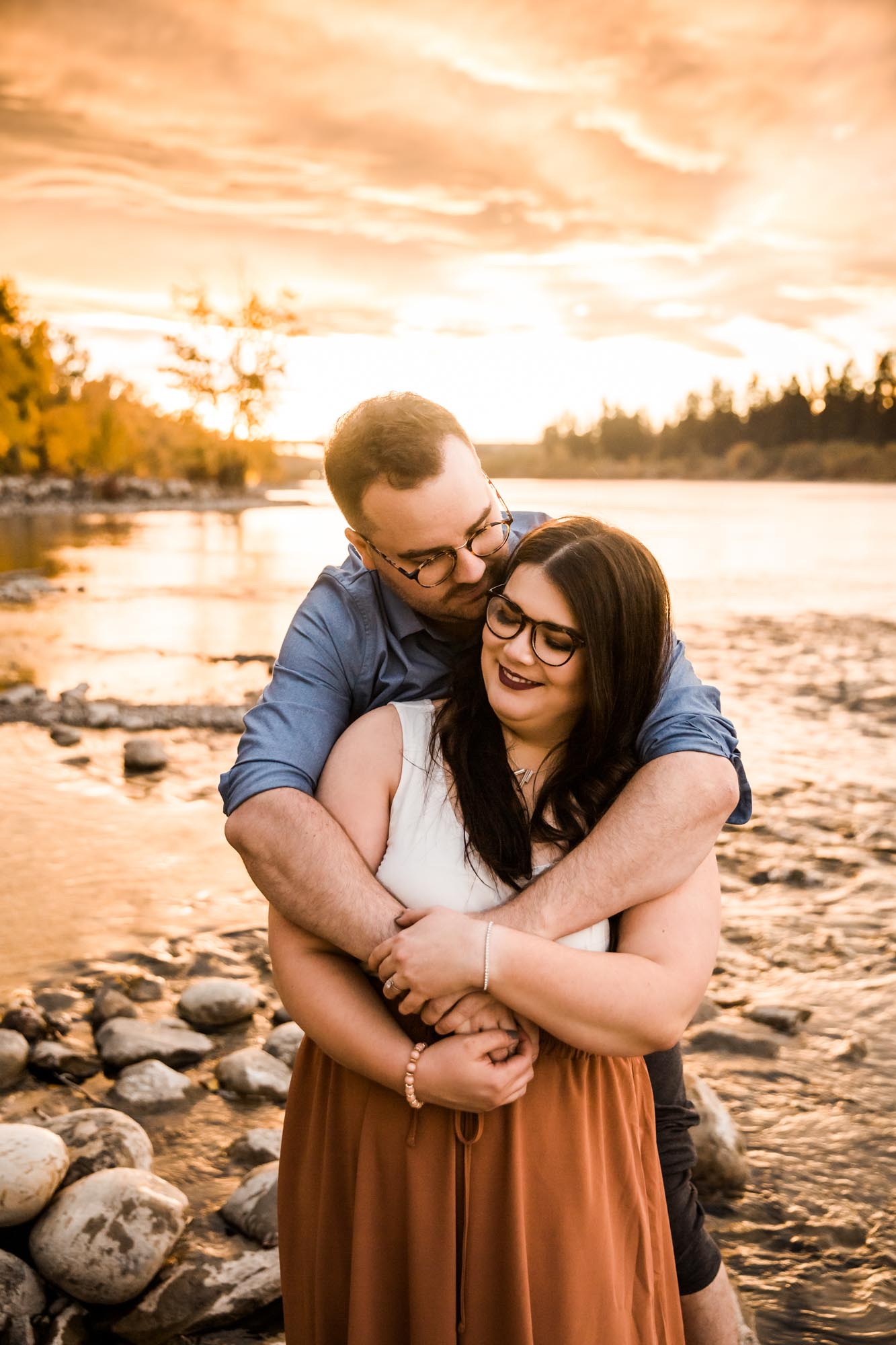 20 Posing Prompts for Couples – Valerie Richer Photography